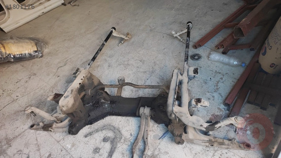 TRANSPORTER T4 ALT DOLU TRAVERS Çıkma Yedek Parçaları Fiyatları 1801176