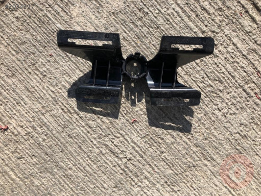 MERCEDES W206 ÖN TAMPON TUTUCU A2068842200 Çıkma Yedek Parça Fiyatları ...